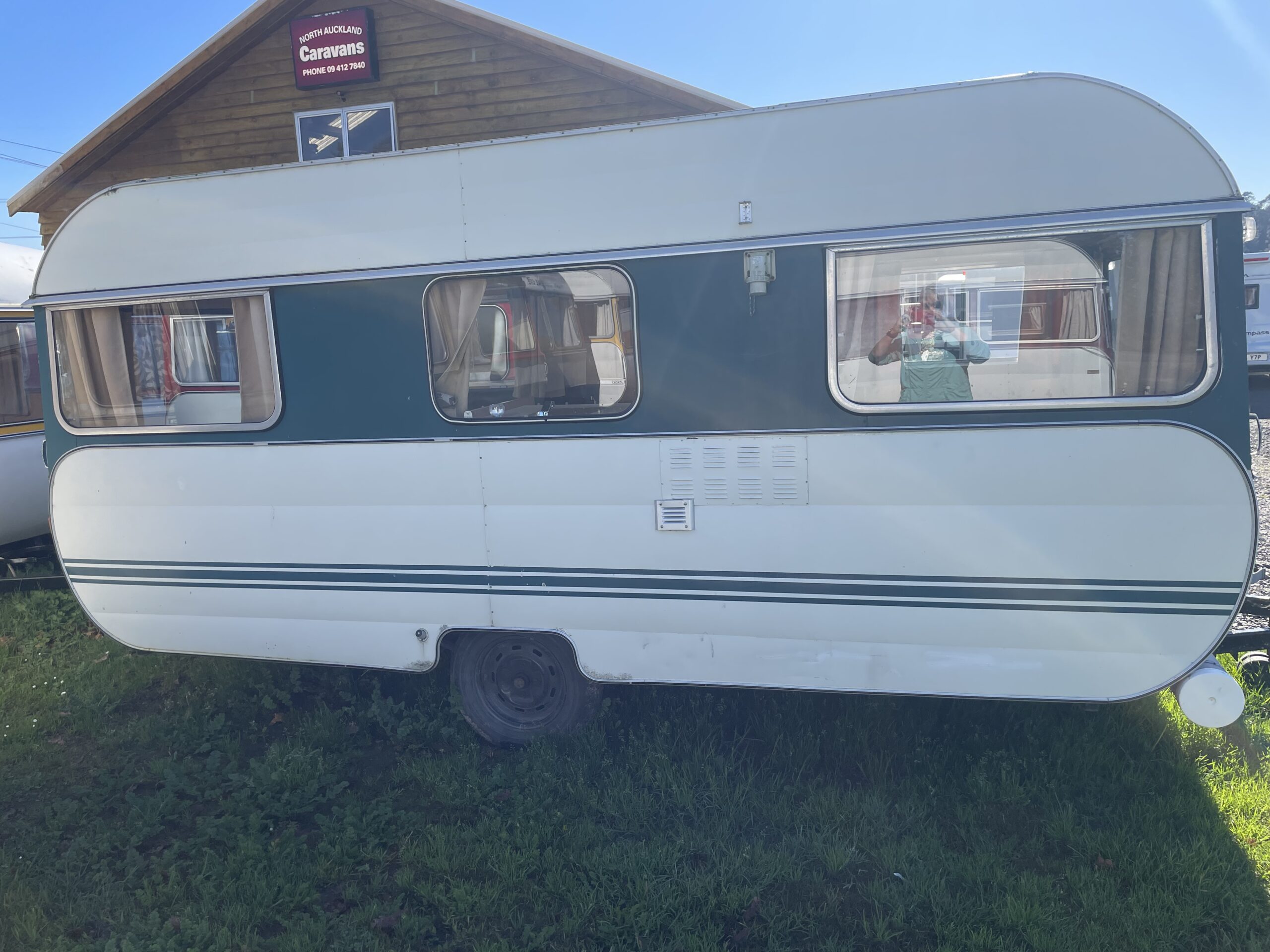 15FT SELF TOW TOWING – STANDARD LAYOUT SHORT TERM HIRE ONLY - North ...